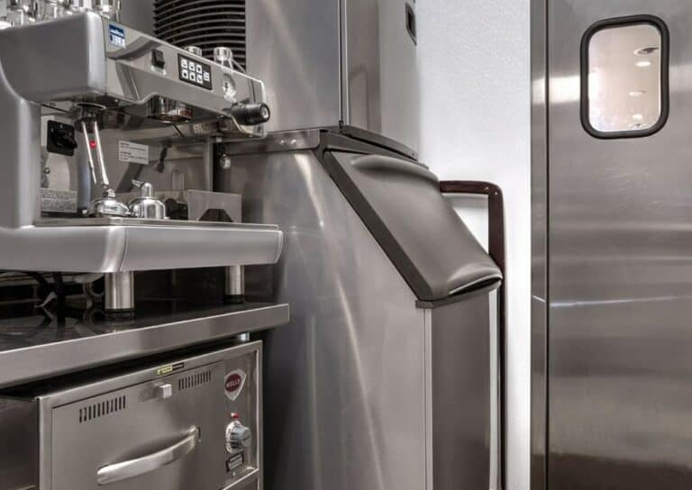Best Commercial Ice Makers Guide For Serving The Perfect Drinks - Food ...